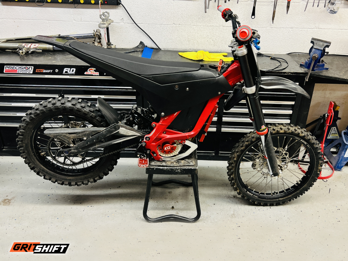 Say goodbye to sore butts… A guide to Surron seats! - GritShift Media